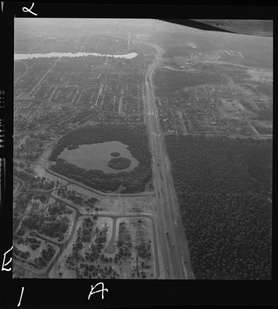 Aerial photographs of Leach Highway Brentwood and Booragoon - JPG 272.5 KB