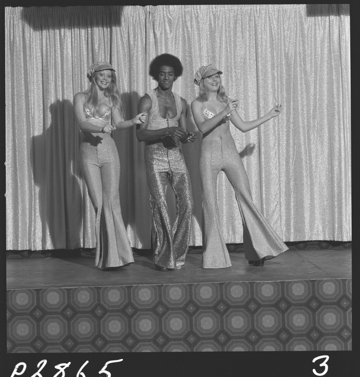 Cheryl Rixon's funky dancers - JPG 417.4 KB