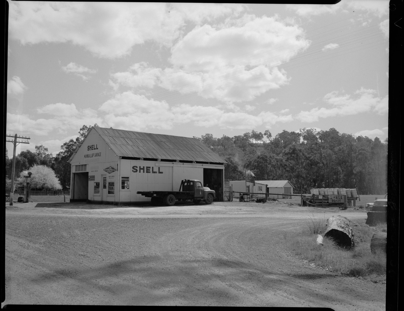 Mumballup Garage - JPG 394.3 KB