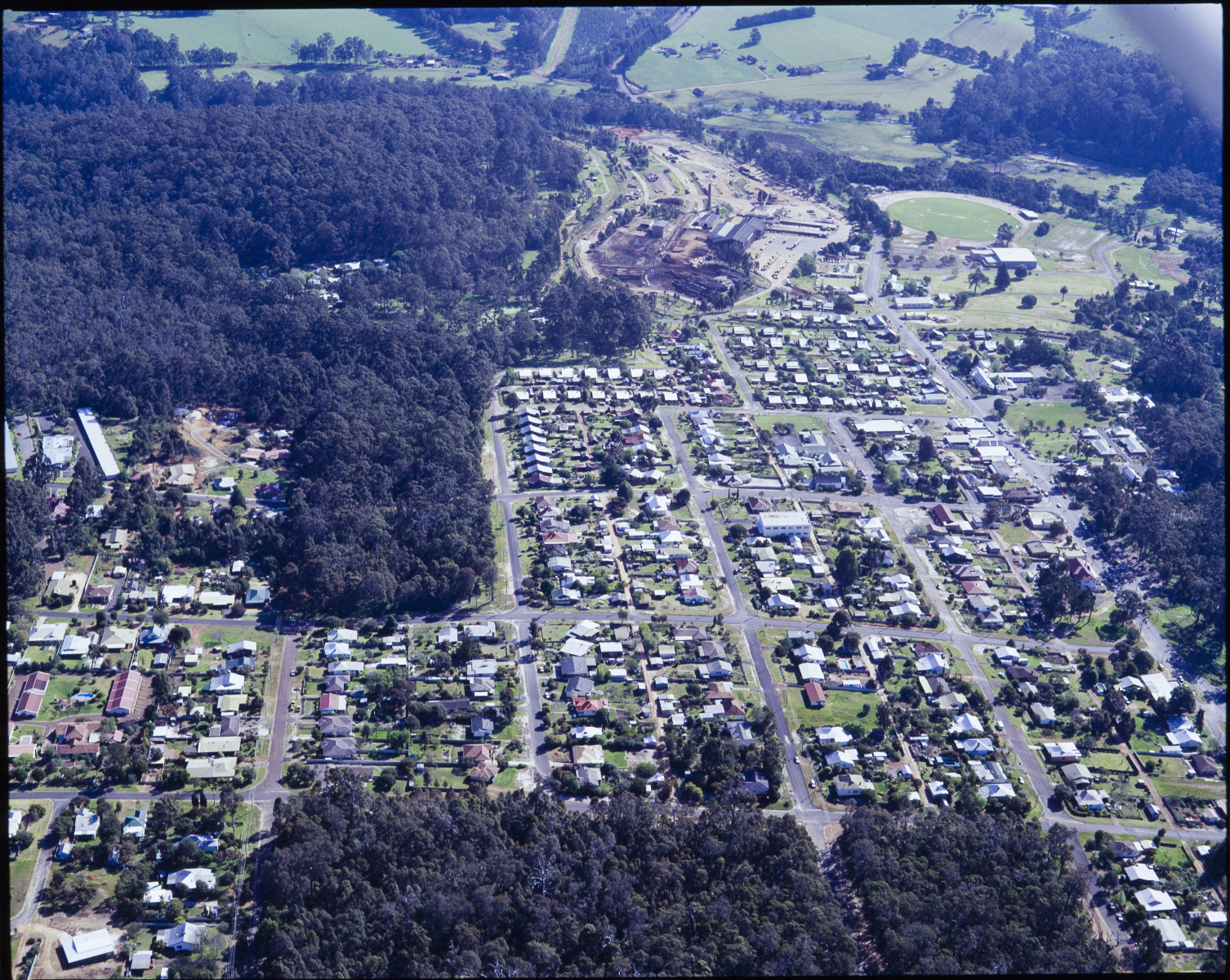 Aerial photograph of Pemberton - JPG 1.0 MB