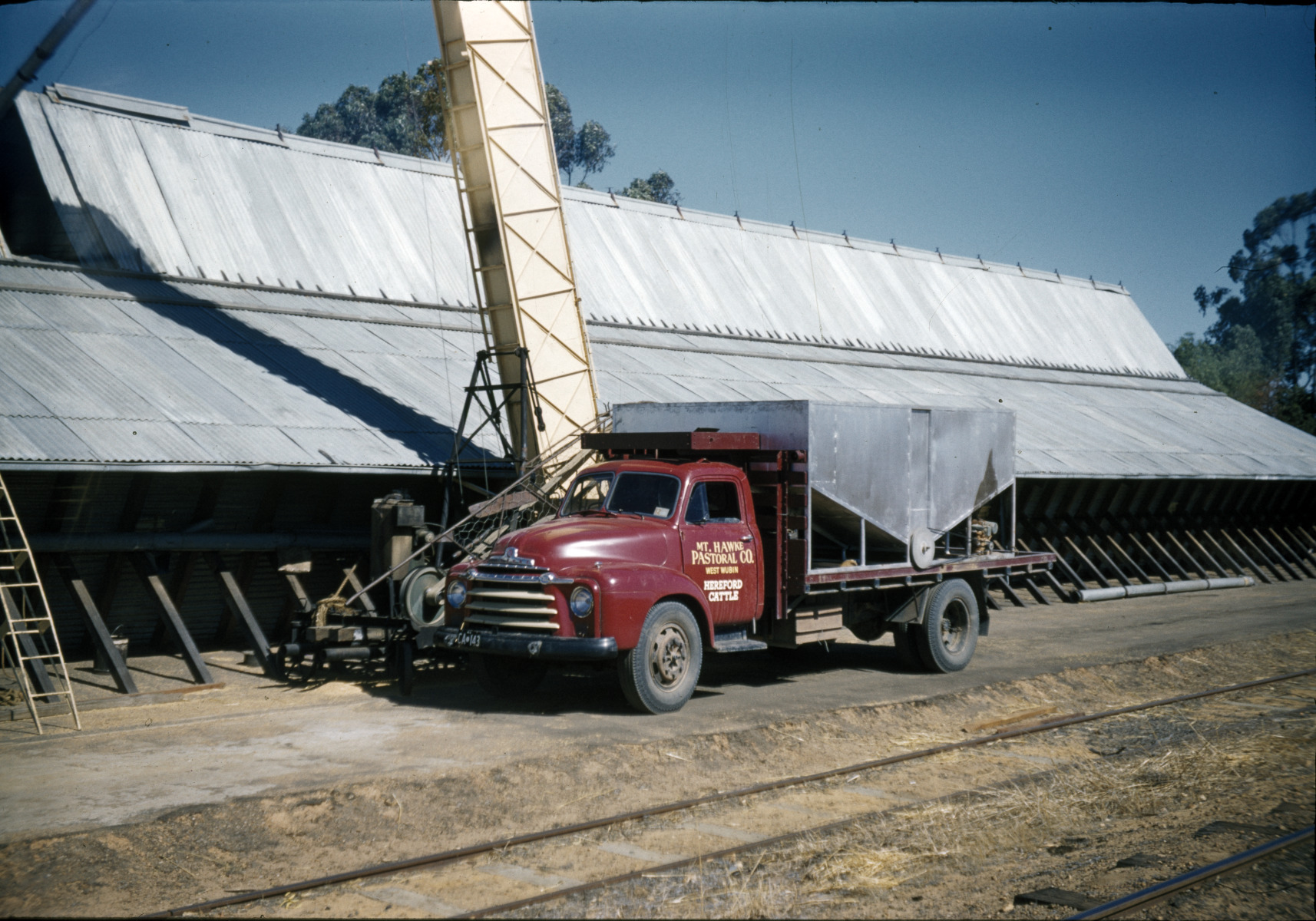 Gunyidi grain bulkhead - JPG 604.6 KB