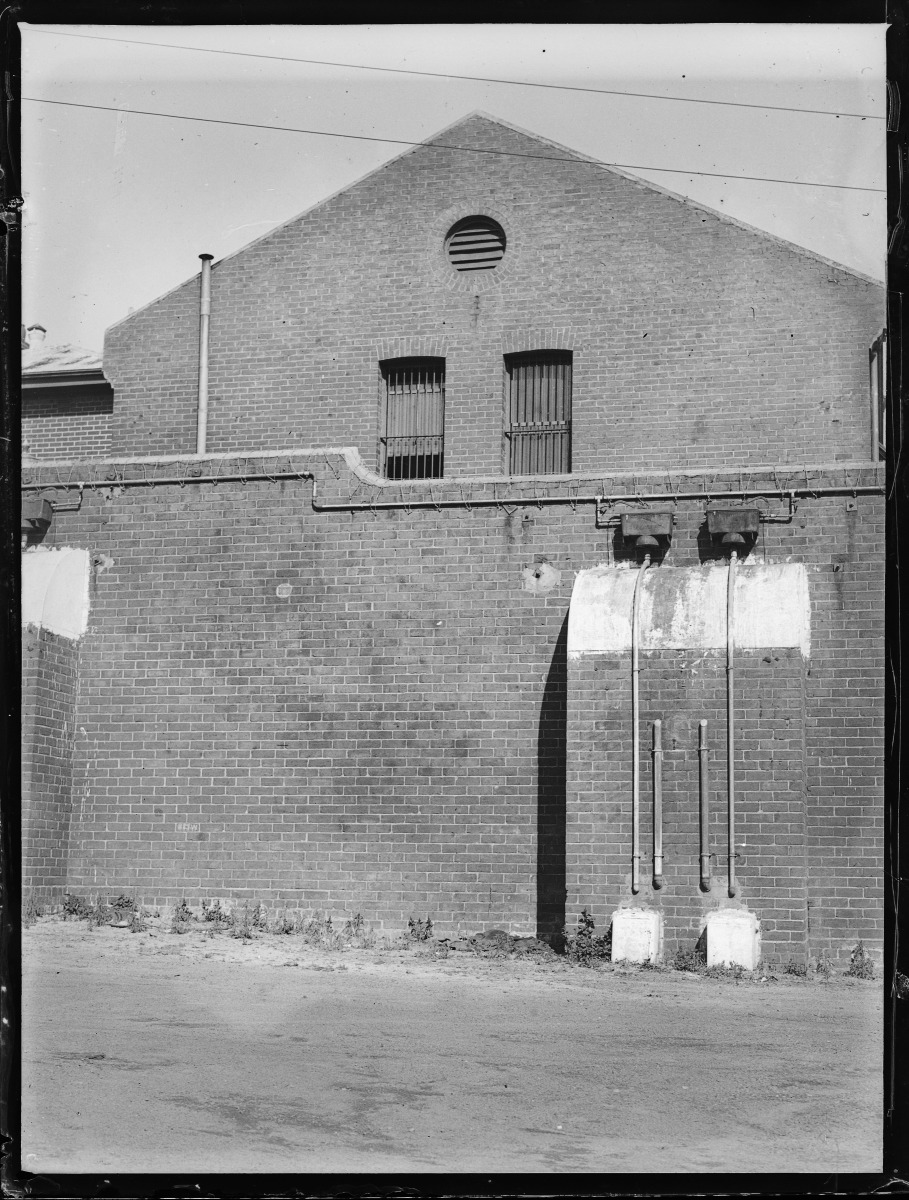 Escape from the Perth Lock-Up, Roe Street - JPG 347.8 KB