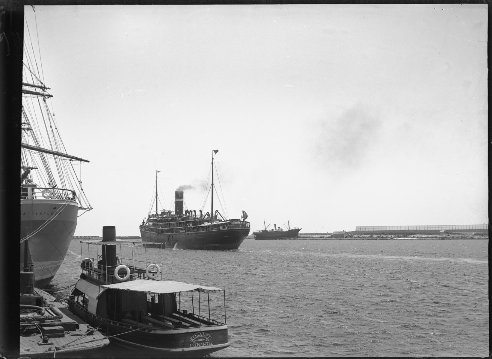 The steam ferry Reliance and the SS Kyarra at Fremantle - JPG 348.7 KB