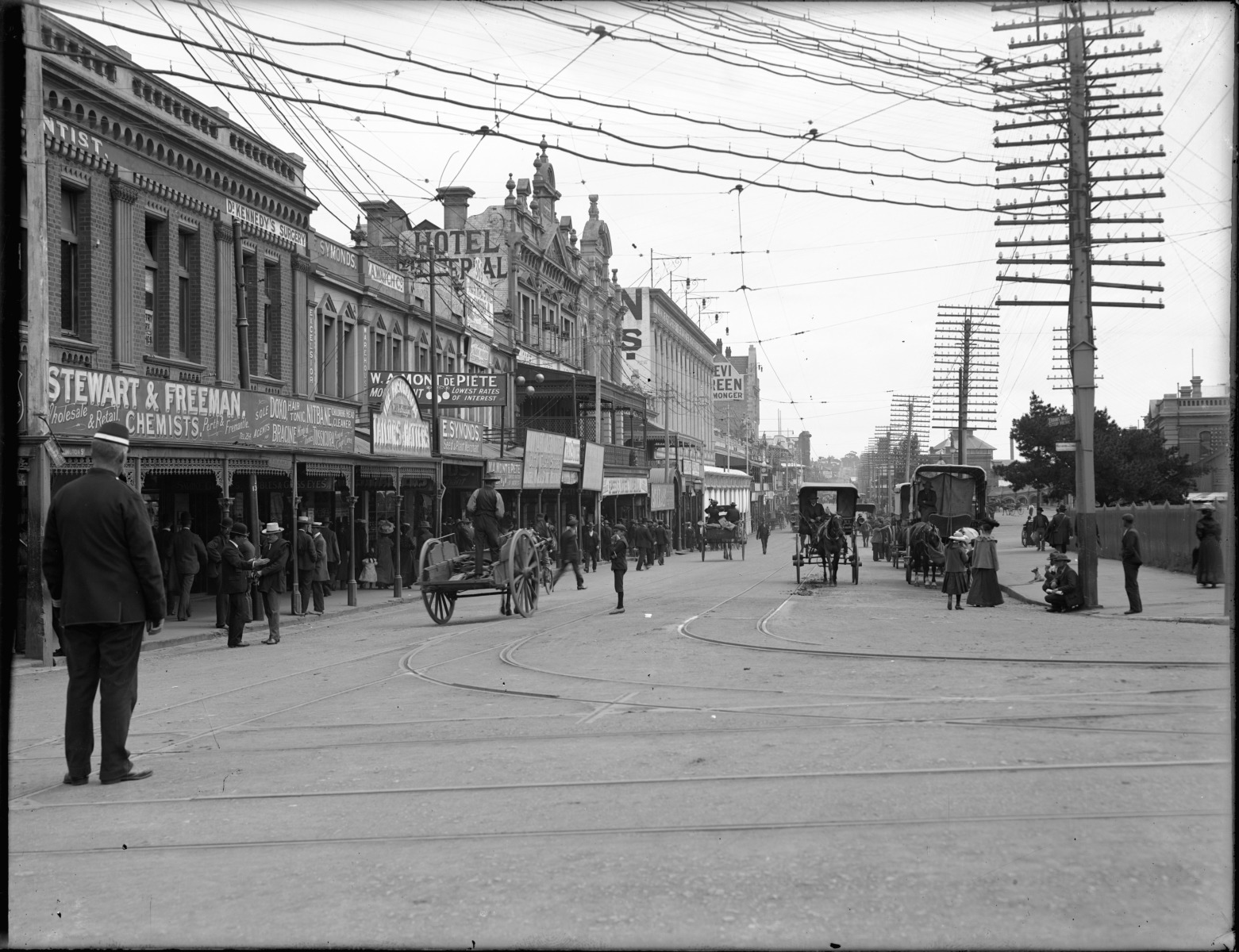 Epic Perth painting I saw today - click on image to get the full pic ...