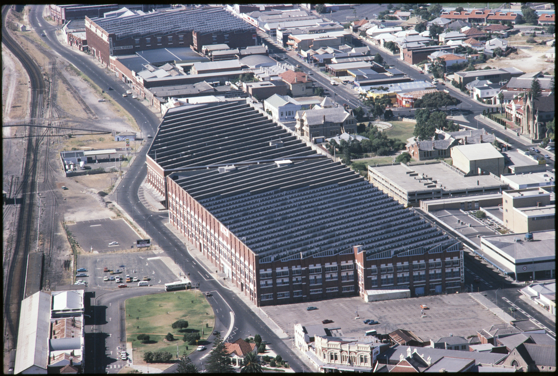 Elevated view of Elders woolstores, Fremantle - JPG 890.7 KB