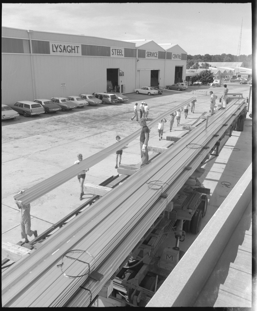 Construction of new international transit lounge at Perth Airport using ...