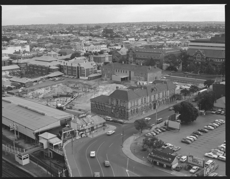 Building the Art Gallery of Western Australia in Roe Street, Perth ...