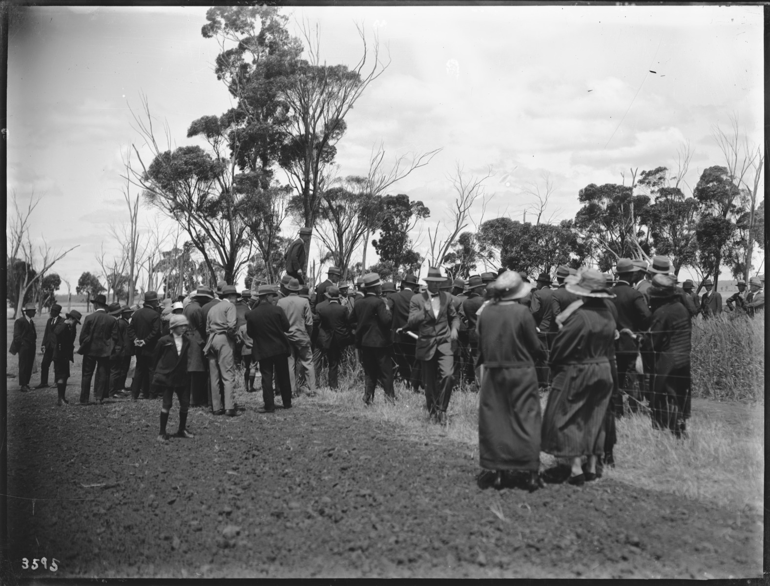 Farmers field day at the Merredin State Farm. - JPG 424.0 KB