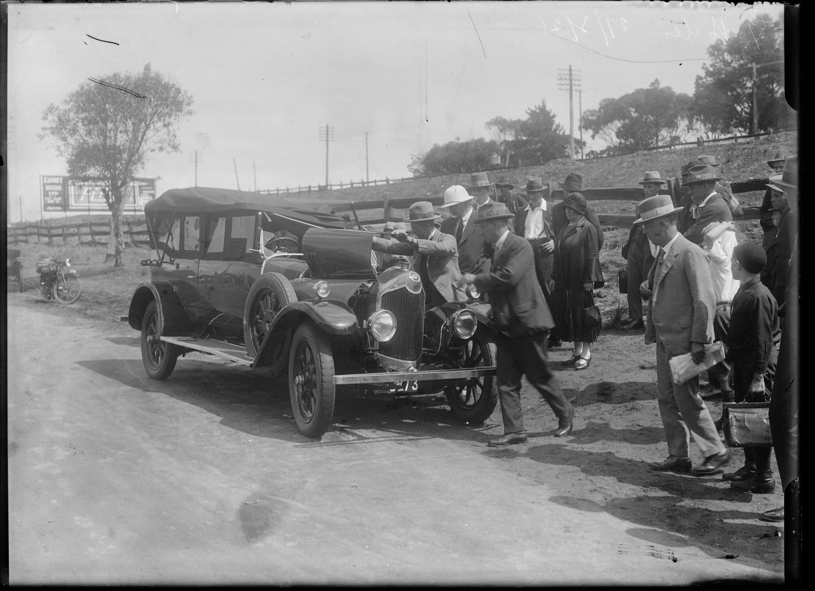 Car accidents in Perth in the 1920s - JPG 423.0 KB