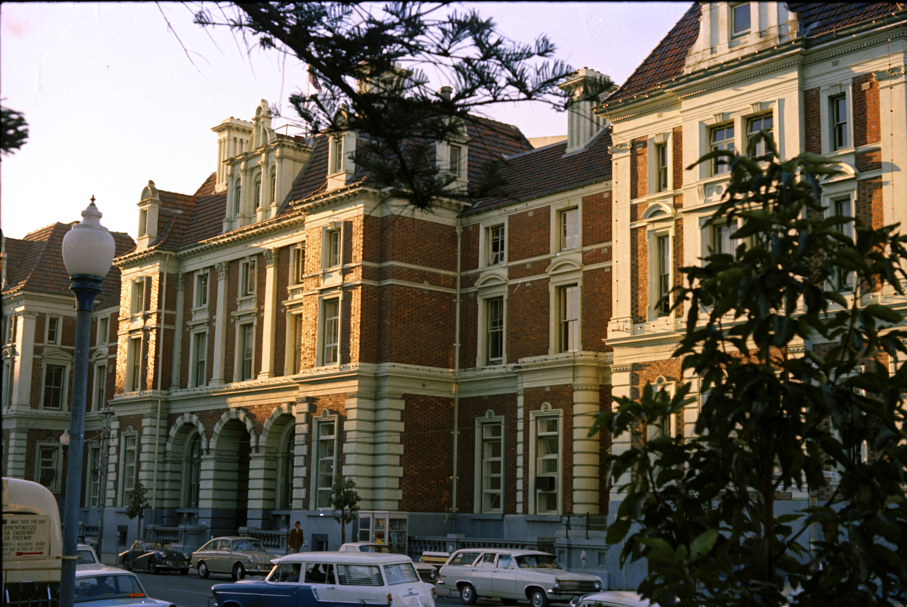 The Old Treasury Buildings, Perth - JPG 848.7 KB