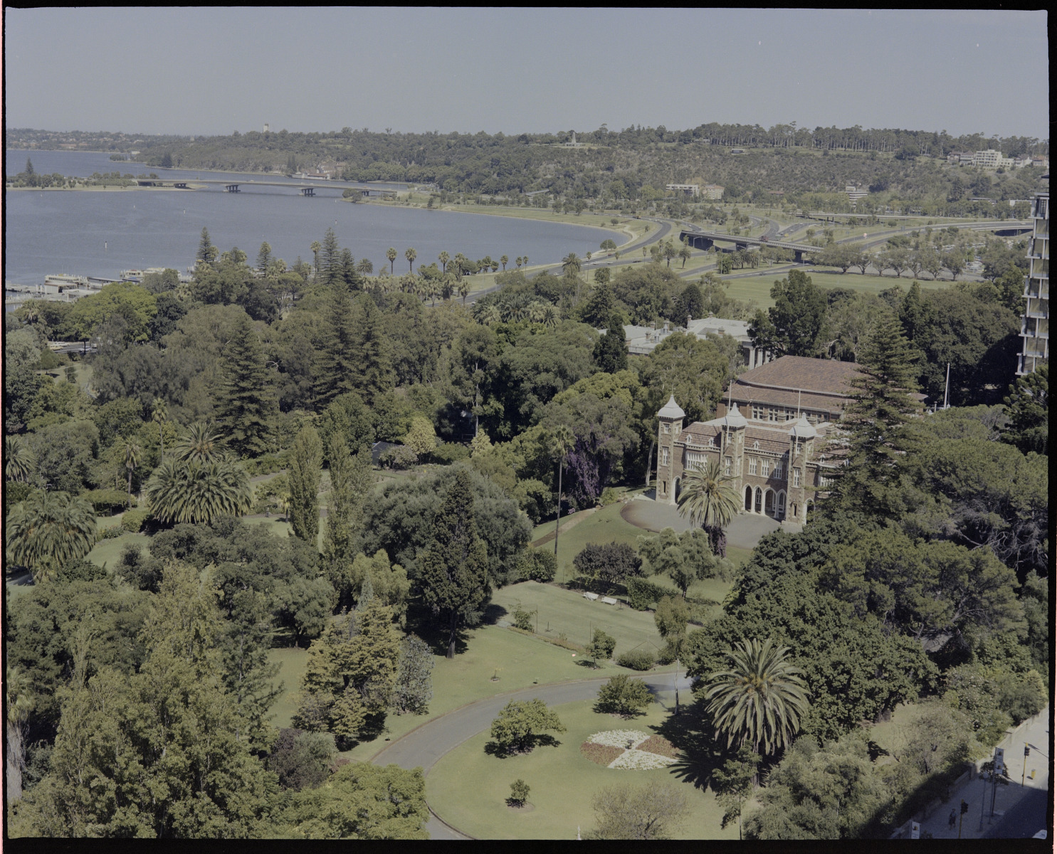 Government House and Gardens Perth - JPG 737.3 KB