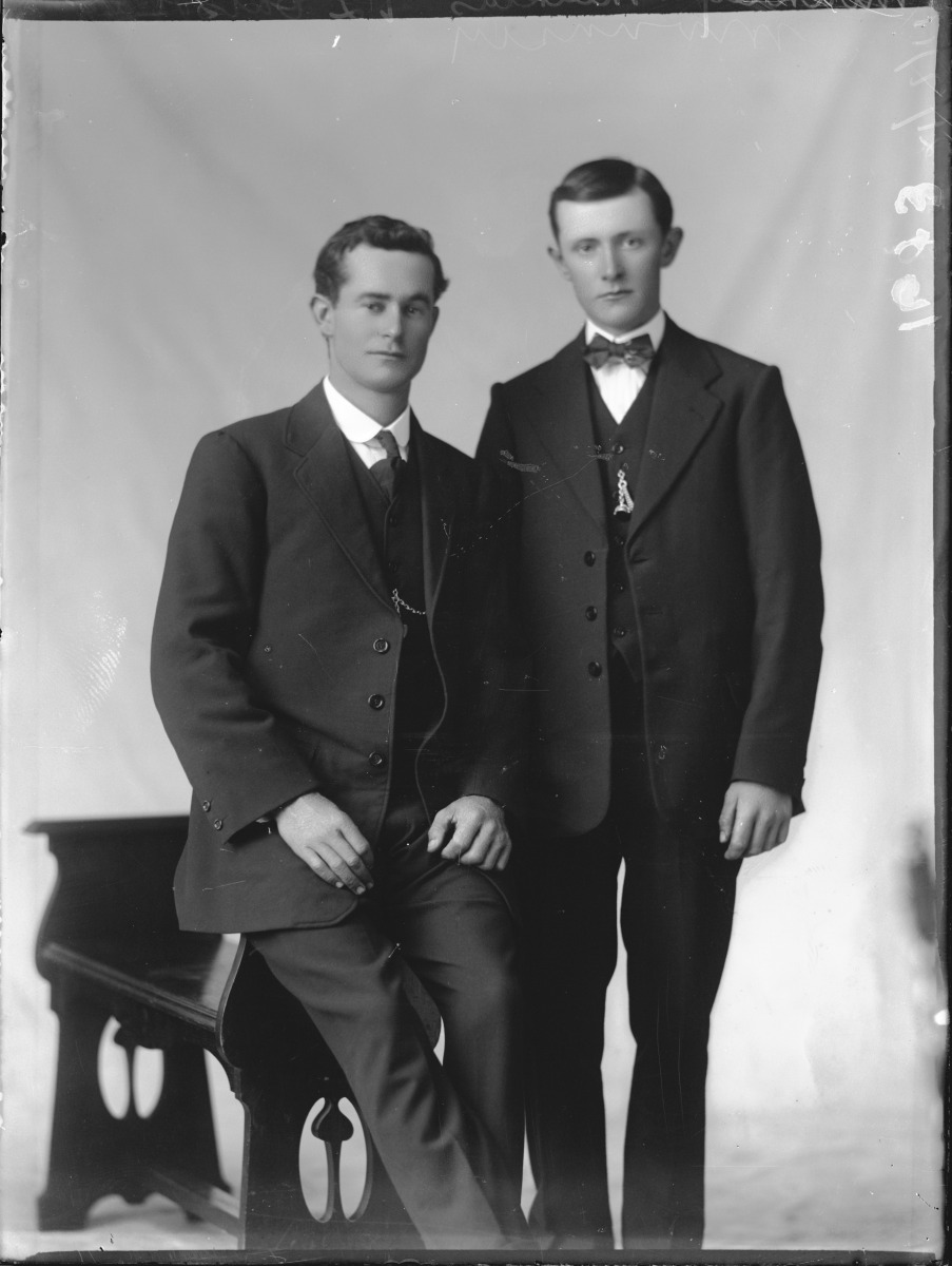 Studio portrait of Mr Mounsey and Mr Meakins, 21 July 1915. - JPG 0.1 KB