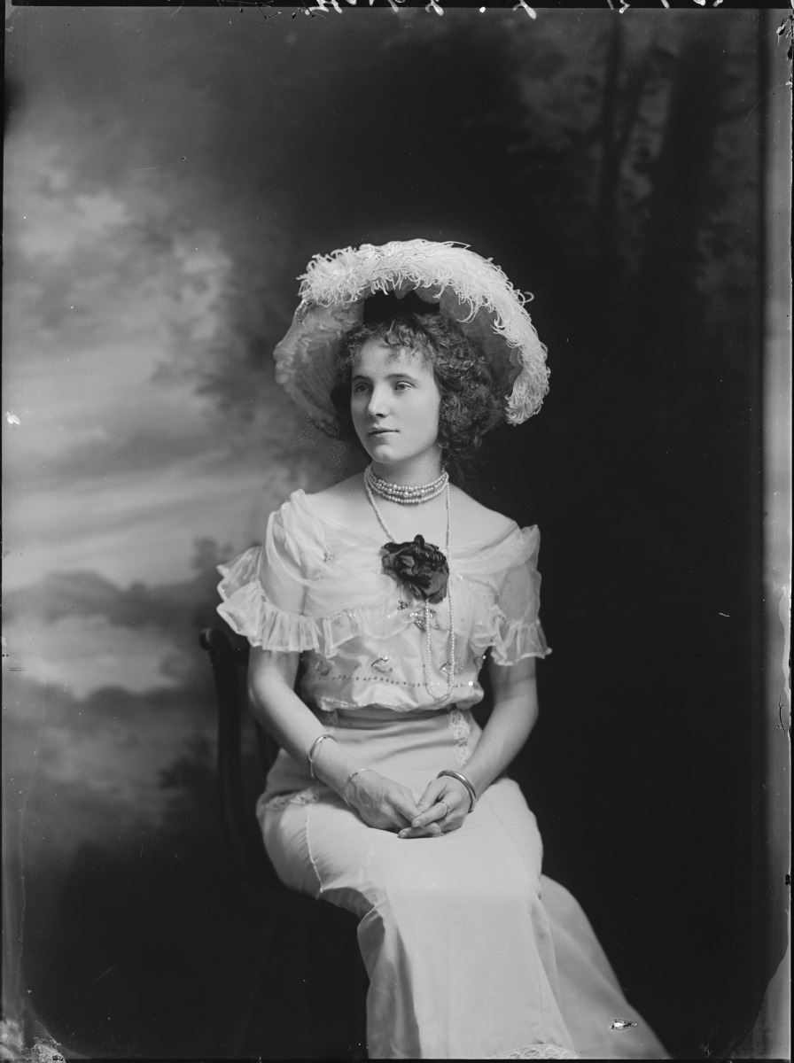 Studio portrait of Miss I. Hart, 13 January 1903. - JPG 137.1 KB