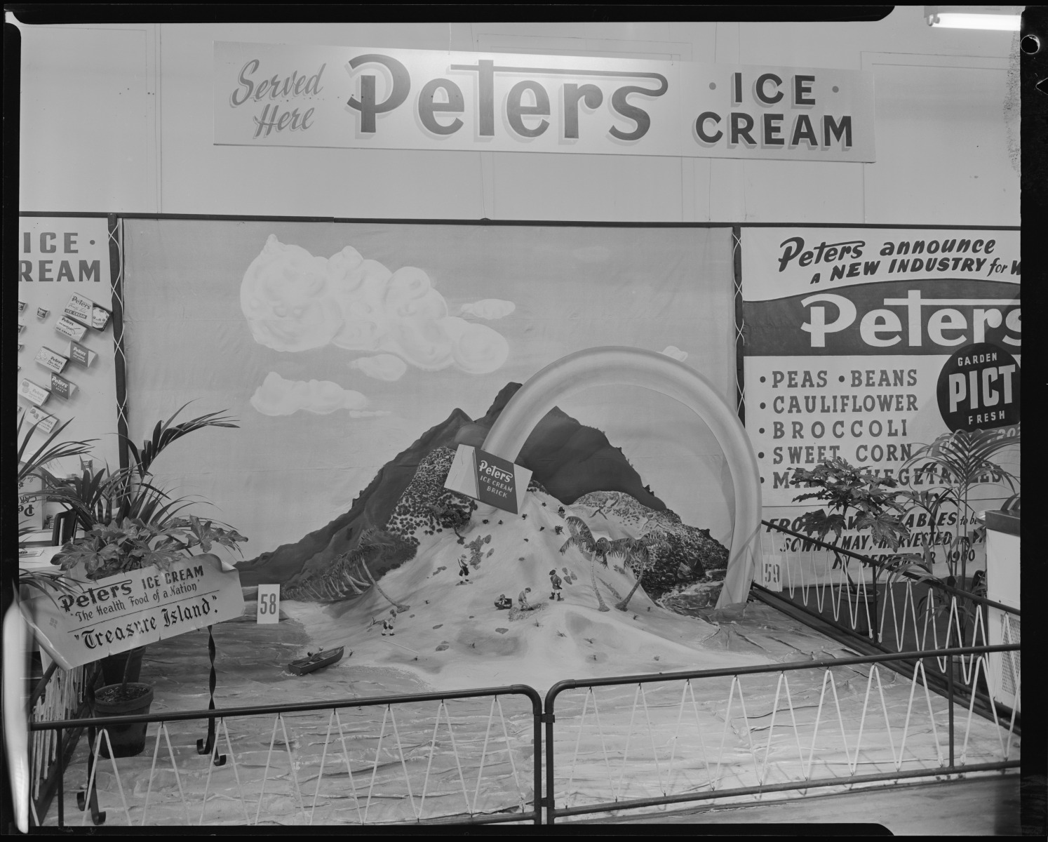 Display of Peters dairy products - JPG 356.1 KB
