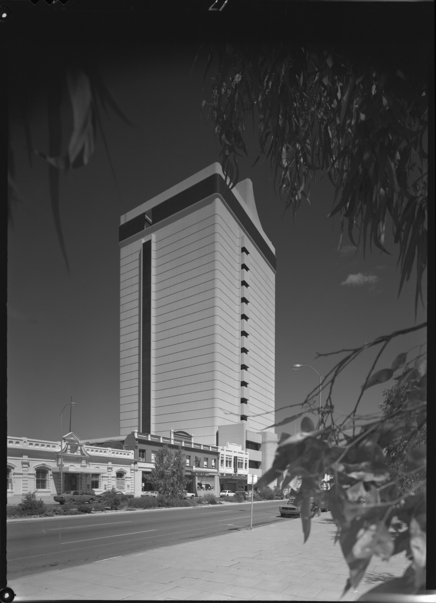 Telecom Building, Wellington Street, Perth, February 1979 - JPG 158.9 KB