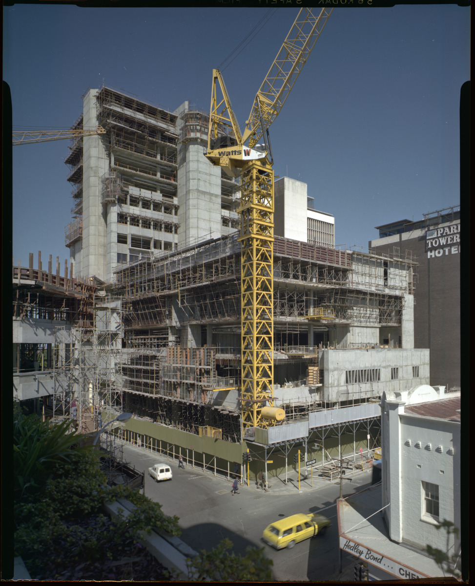 Construction of Central Law Courts building and ANZAC House, Perth ...