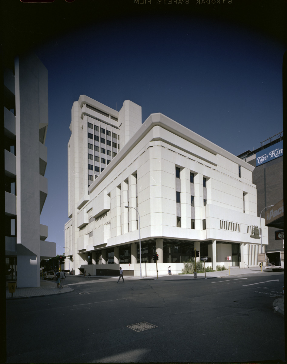 Central Law Courts building, Perth, September 1980 - JPG 219.1 KB