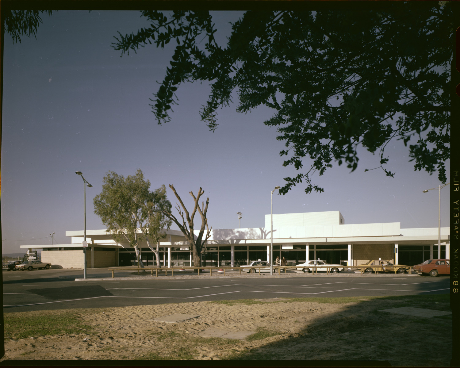 Perth Domestic Airport terminal, March 1983 - JPG 484.6 KB