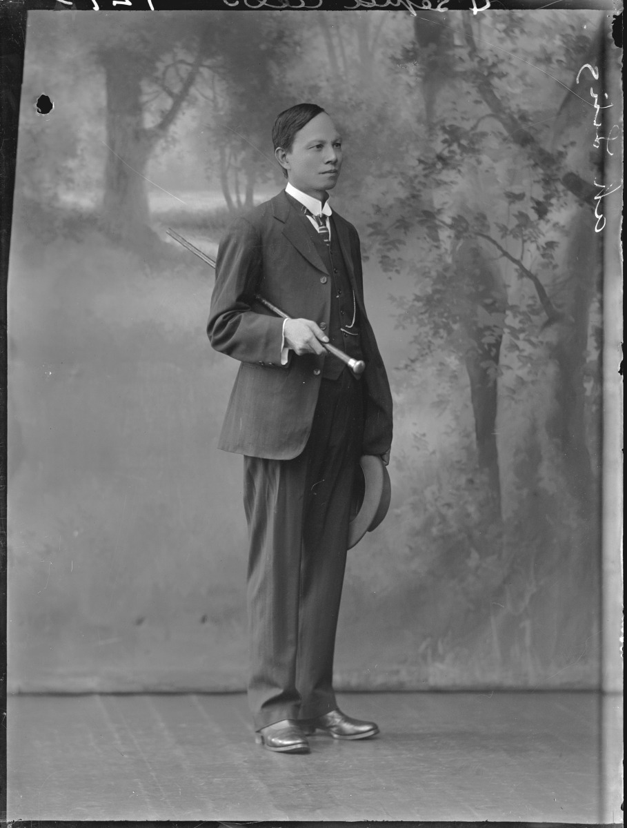 Studio portraits of Ah Ling. - JPG 165.5 KB