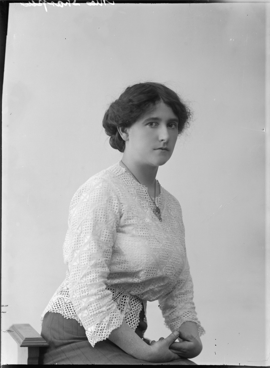 Studio portrait of Miss Sharpe - JPG 152.5 KB