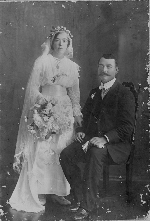 Wedding portrait of William Johnson and Elizabeth Tully - JPG 80.3 KB