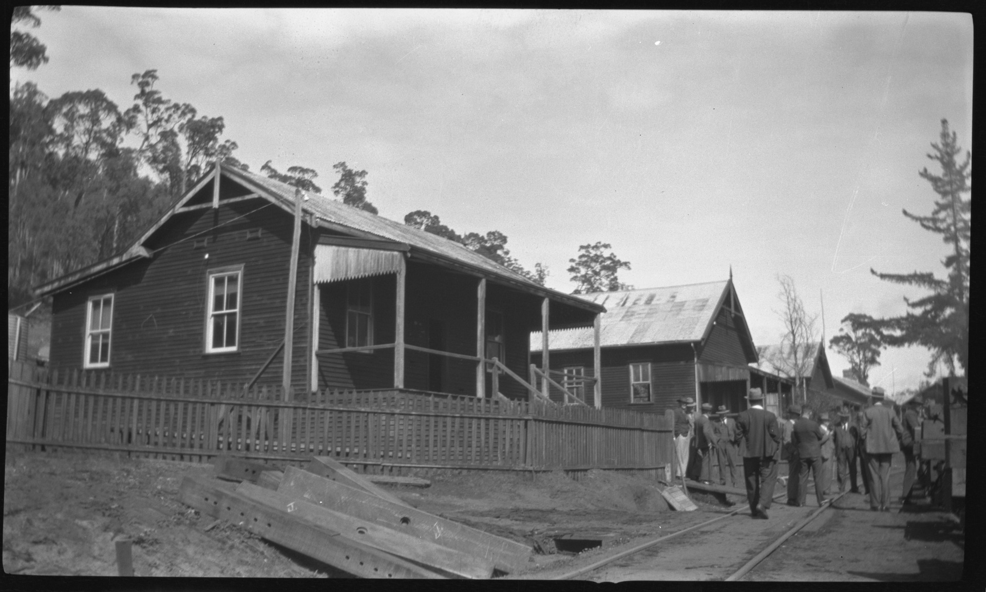 Arbitration Court members inspecting Nanga Brook Mill, September 1936 ...