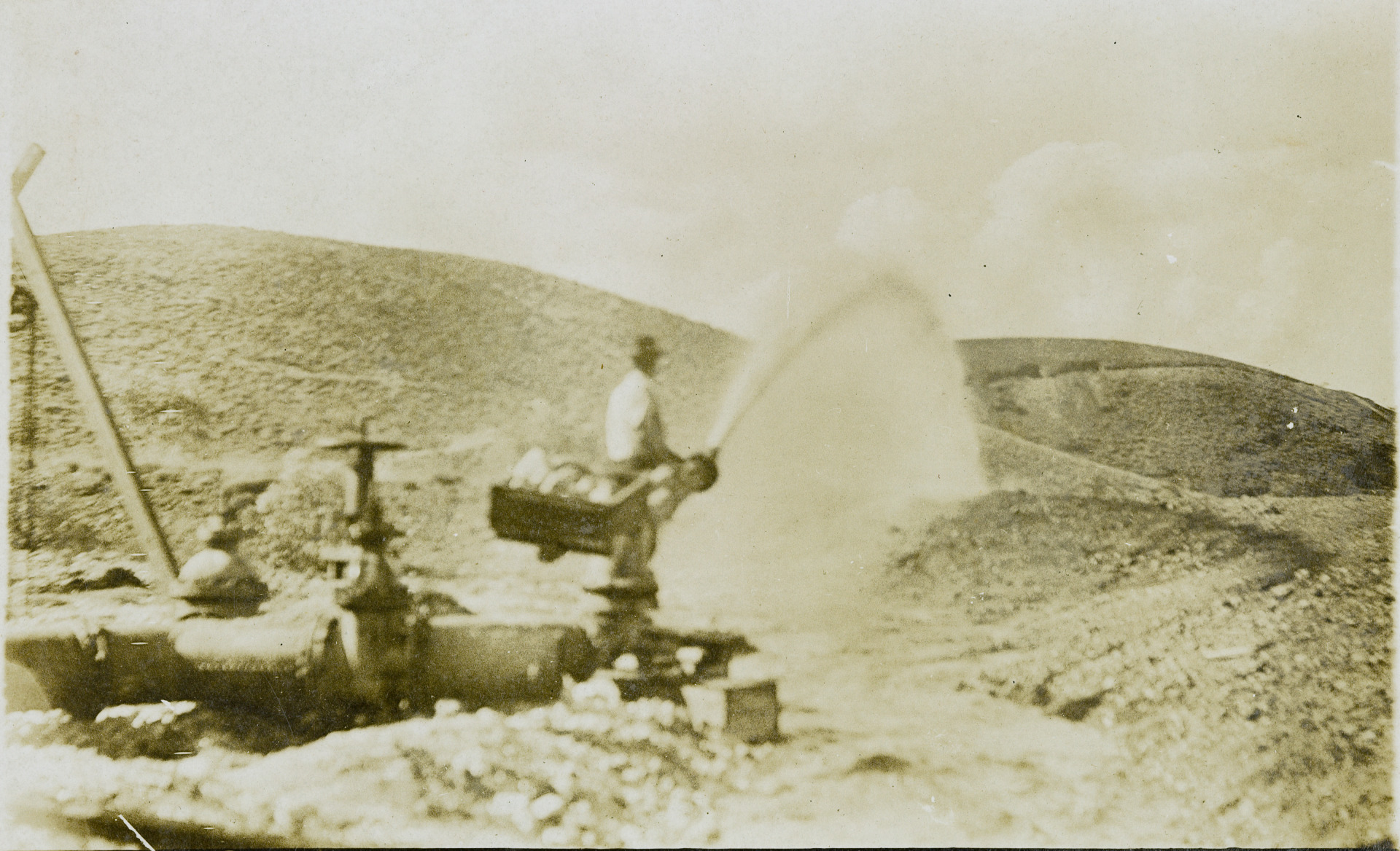 Operating water spray equipment near Nullagine - JPG 686.6 KB