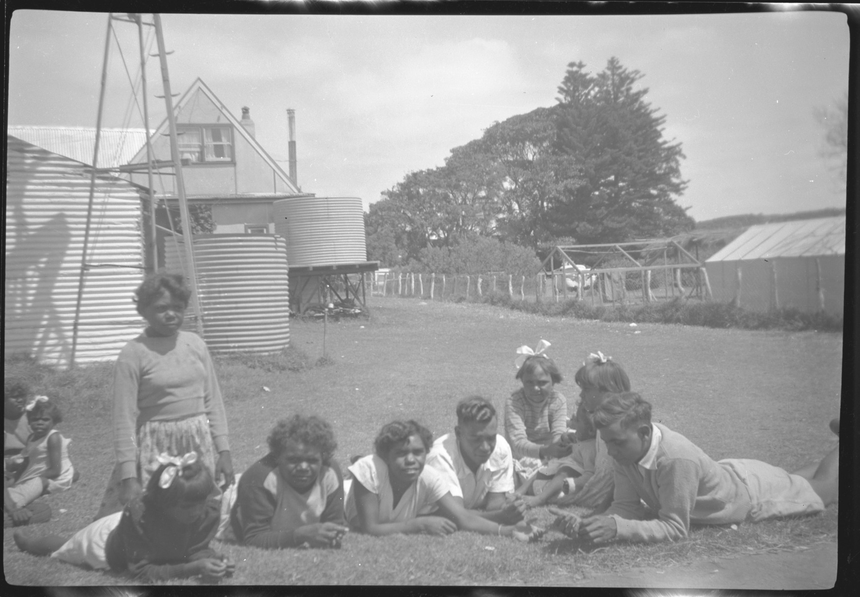 Aboriginal children at Kurrawang Mission - JPG 354.6 KB