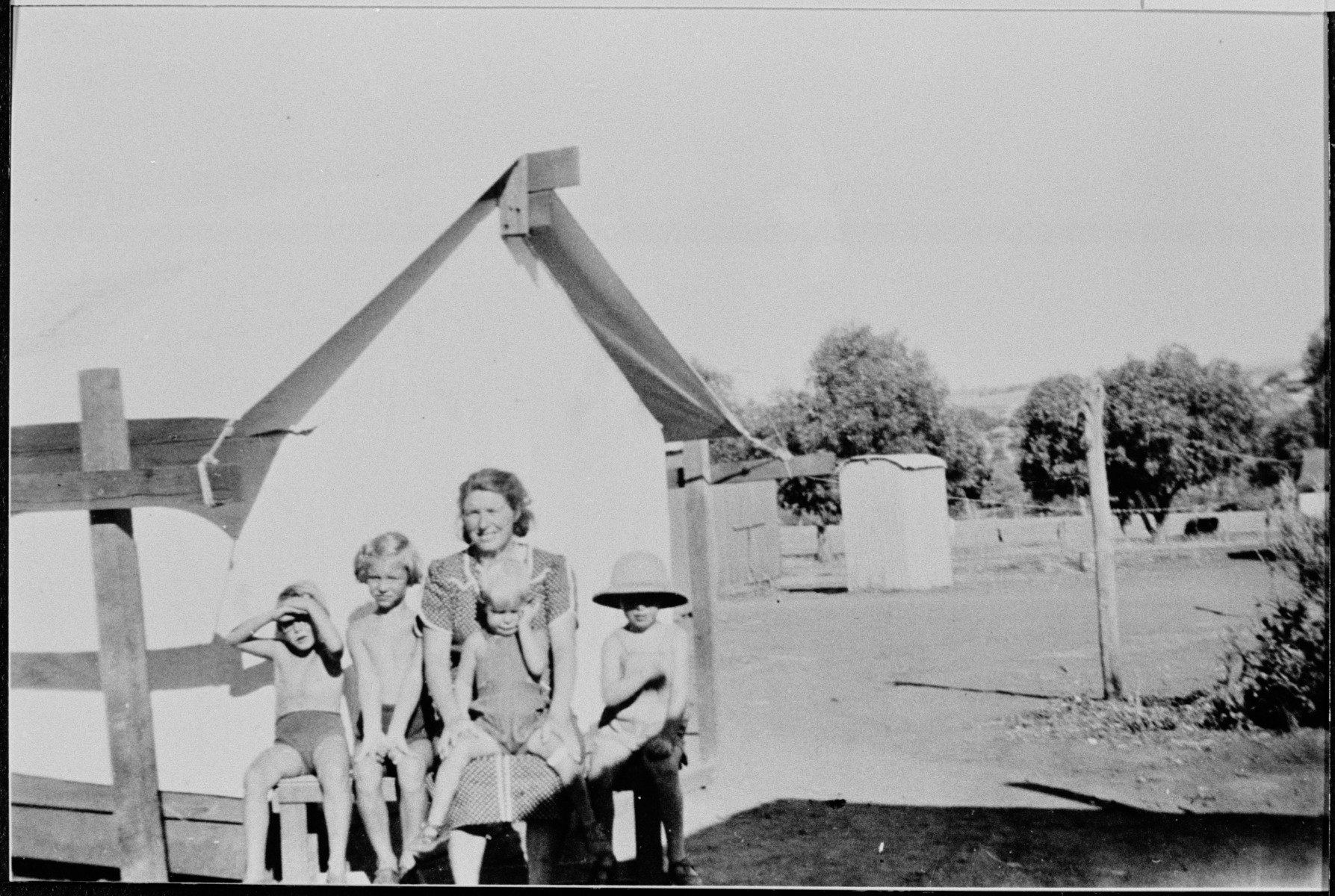 Mia Verlinden and children Cathy, Alice, Henny and Hank outside the ...