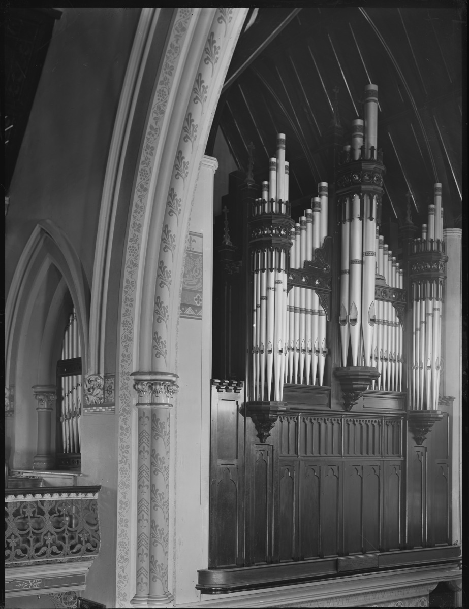 Organ in Wesley Church, Perth - JPG 210.1 KB