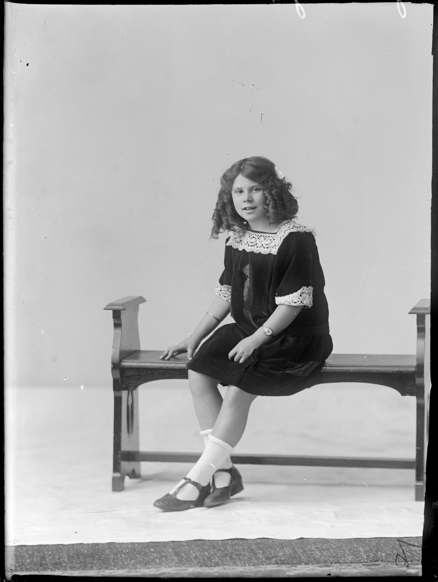 Studio portraits of Miss Myra Hayes - JPG 140.2 KB