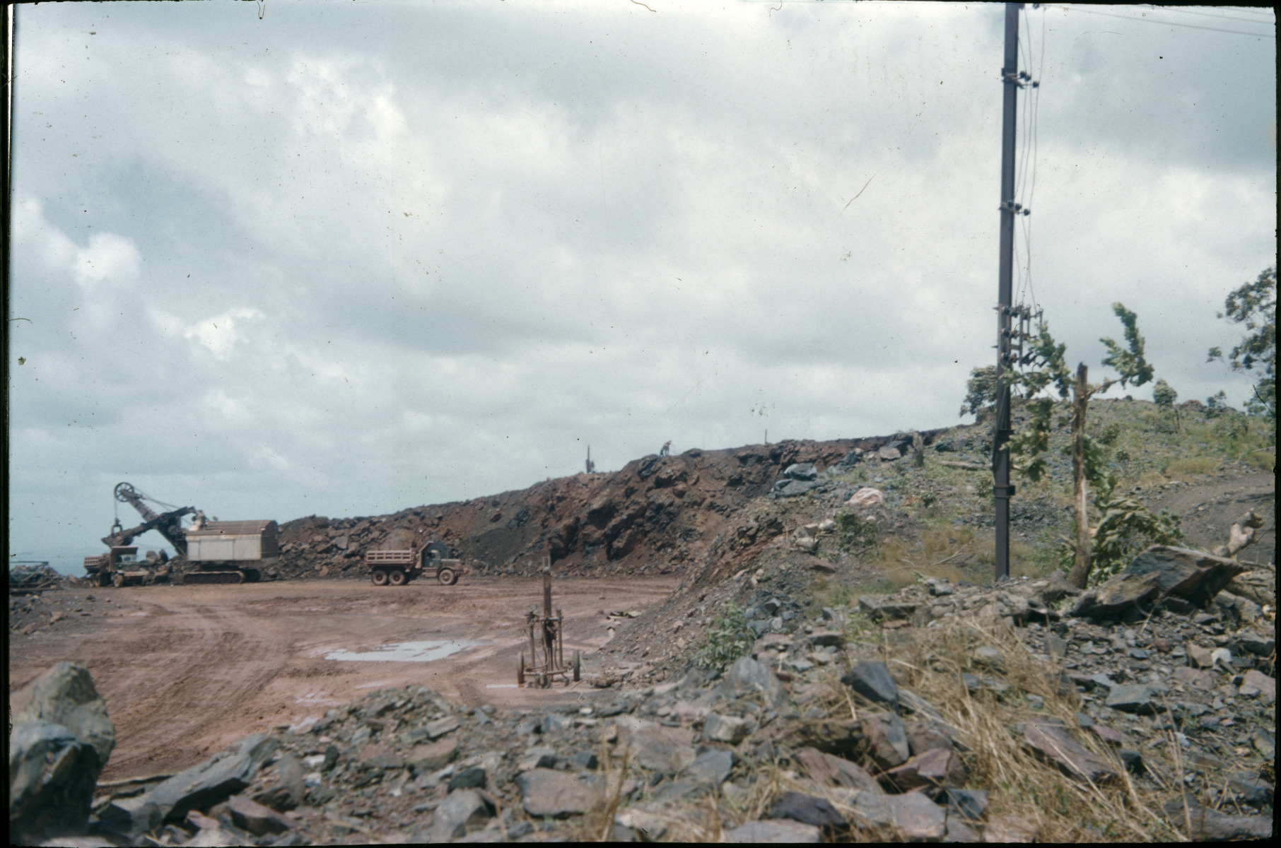 Iron ore mining on Cockatoo Island, January 1955 - JPG 583.2 KB