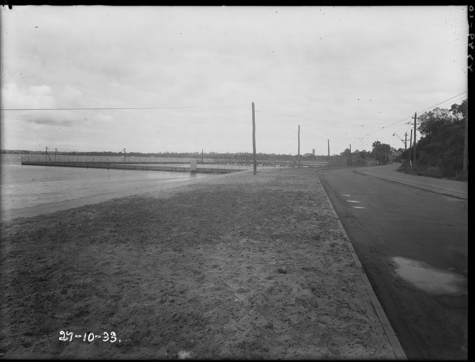 Mounts Bay Road with tram tracks - JPG 370.0 KB