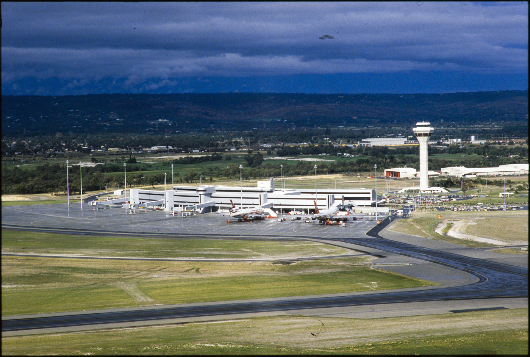 Aerial photograph of Perth International Airport - JPG 811.3 KB