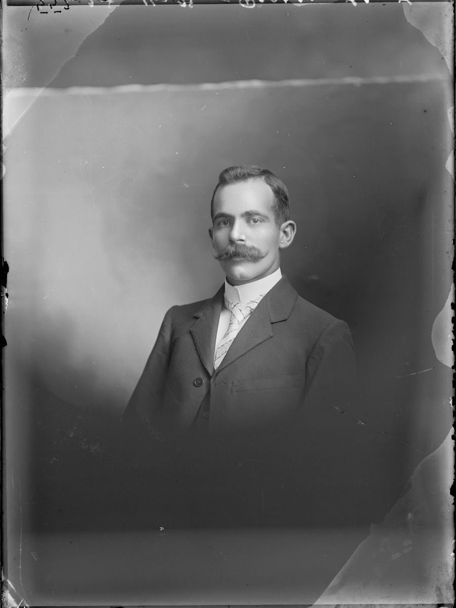 Studio portrait of Mr F. Pearse, 28.11.03 - JPG 123.5 KB