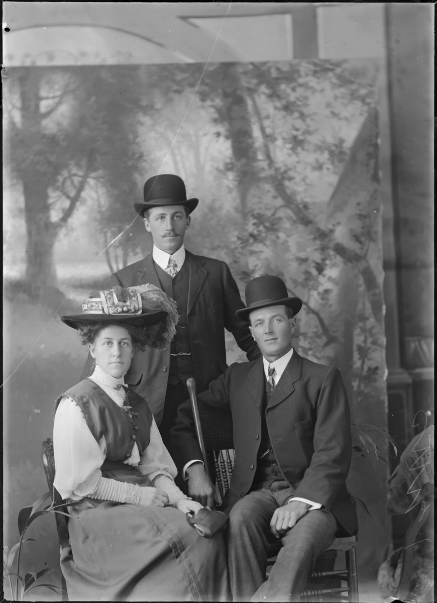 Studio portrait of Mr Kitts and family or friends - JPG 169.3 KB