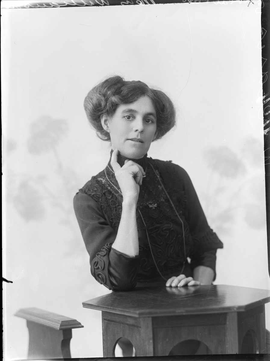 Studio portrait of Mrs Williamson - State Library of Western Australia