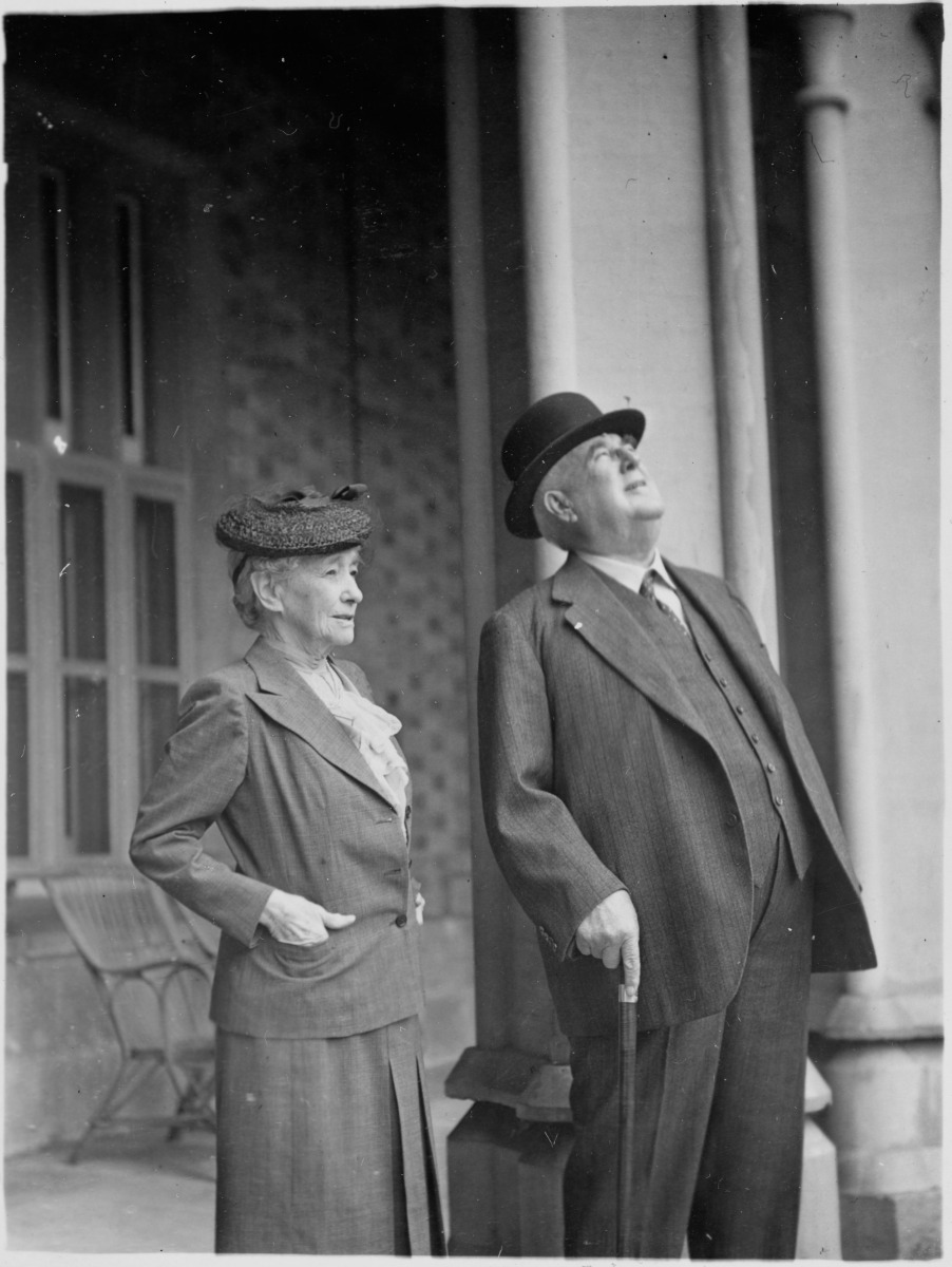 Sir James & Lady Mitchell - JPG 178.1 KB