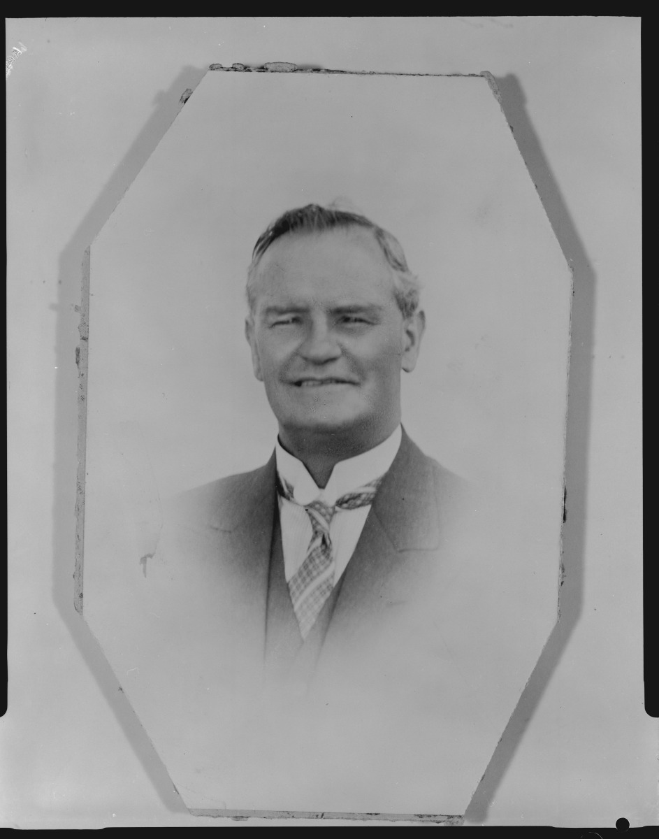 Portrait of Mr Larson - JPG 109.9 KB