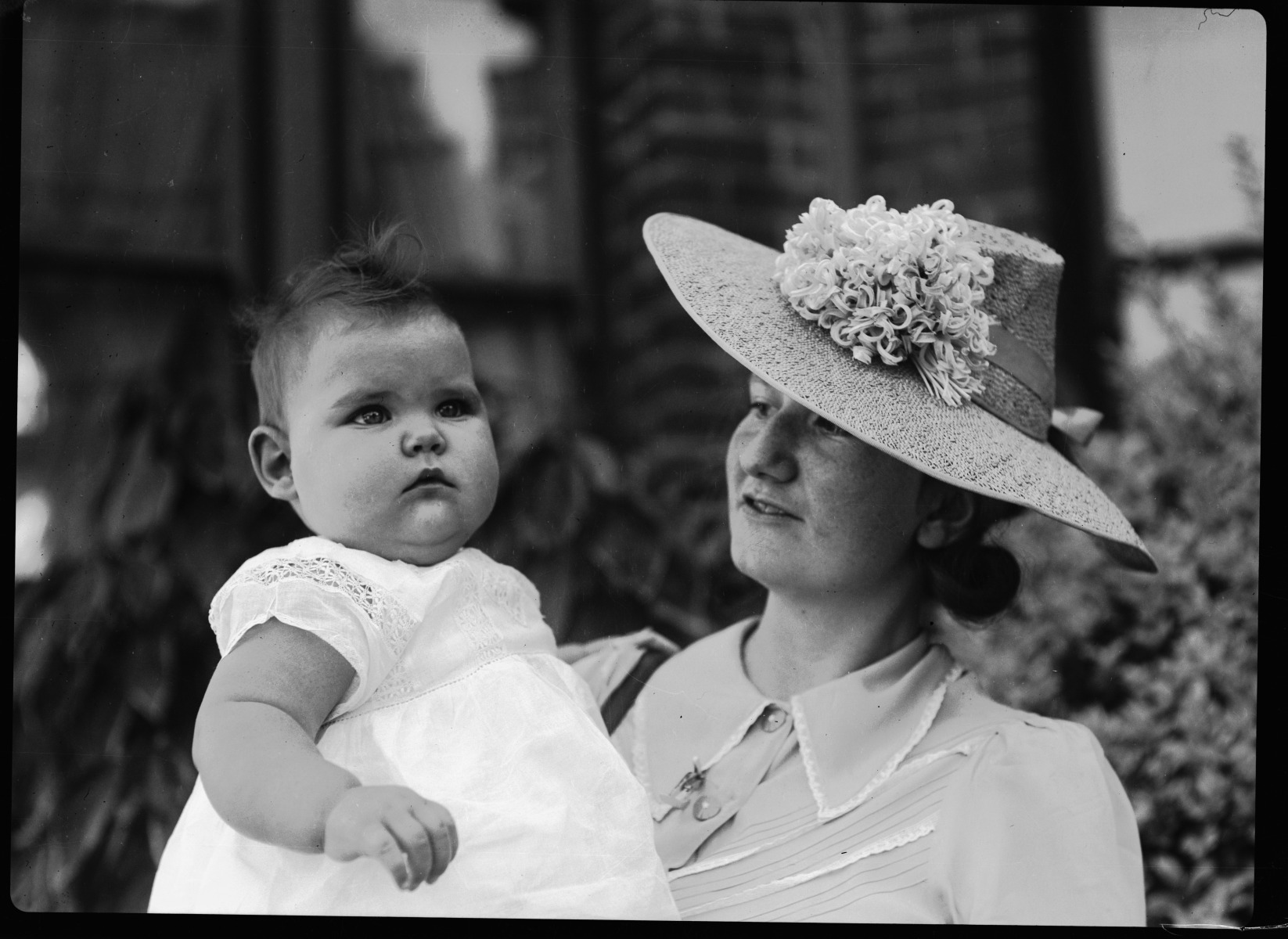 Mothers and babies at the Citizens' Baby Competition in aid of the ...