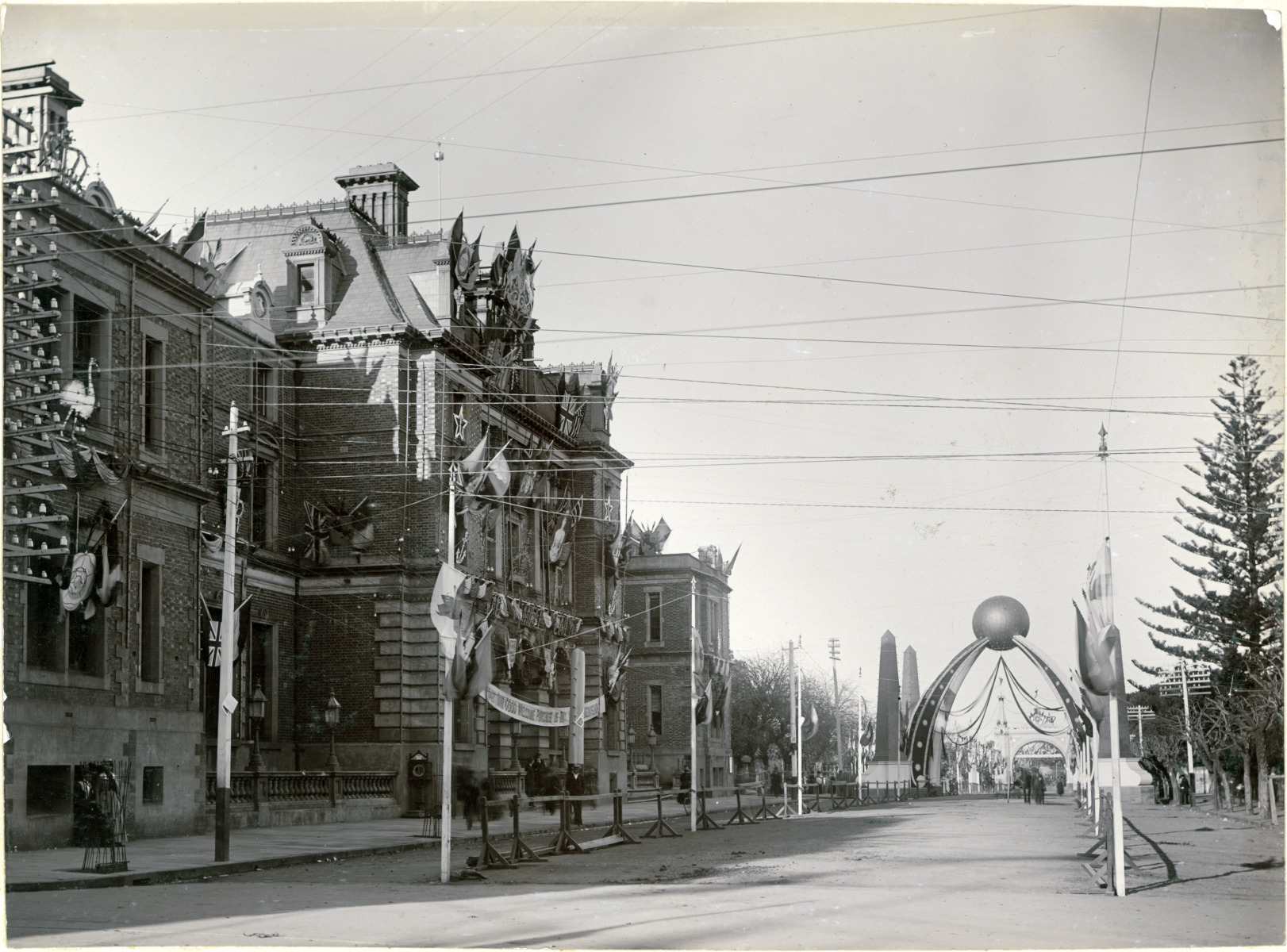 Images from the visit to Perth of the Duke and Duchess of Cornwall and ...
