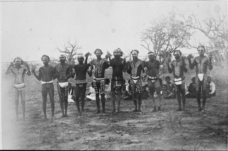 Aboriginal men in corroboree paint, Derby - JPG 103.6 KB