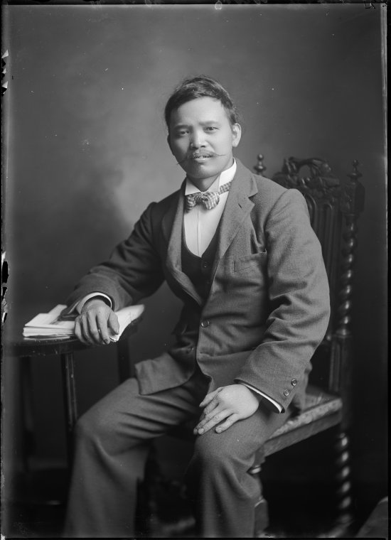 Studio portraits of George Koong, 11 Febrary 1904 - JPG 60.2 KB