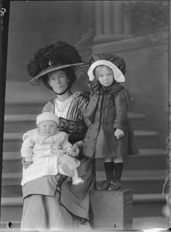 Studio portrait of Mrs Fanny Susan Barrett-Lennard with her children ...