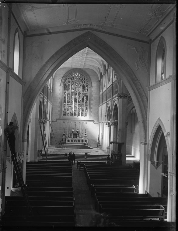 Interior of St Mary's Cathedral, Perth - JPG 86.4 KB