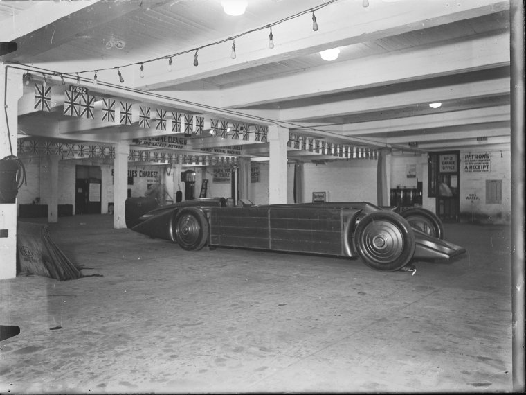 The Golden Arrow, world land speed record maker - JPG 90.4 KB