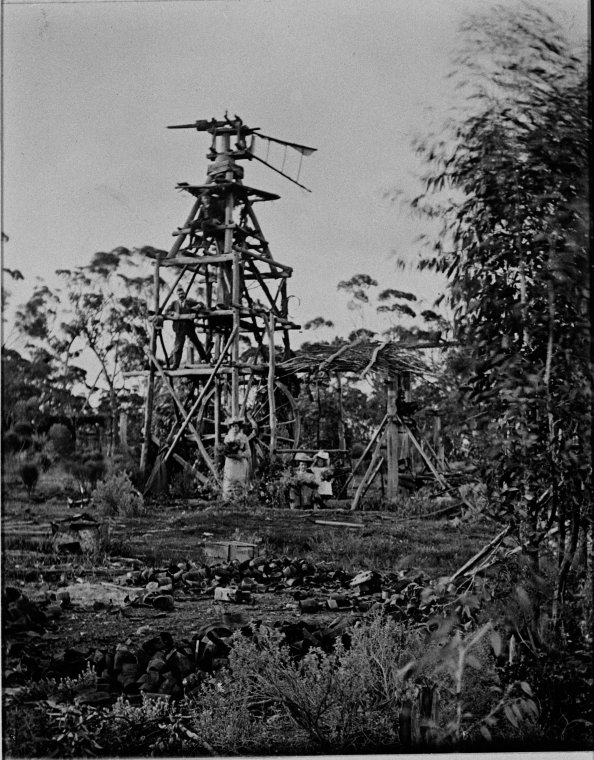 Gold mining battery erected at Buldania - JPG 129.2 KB