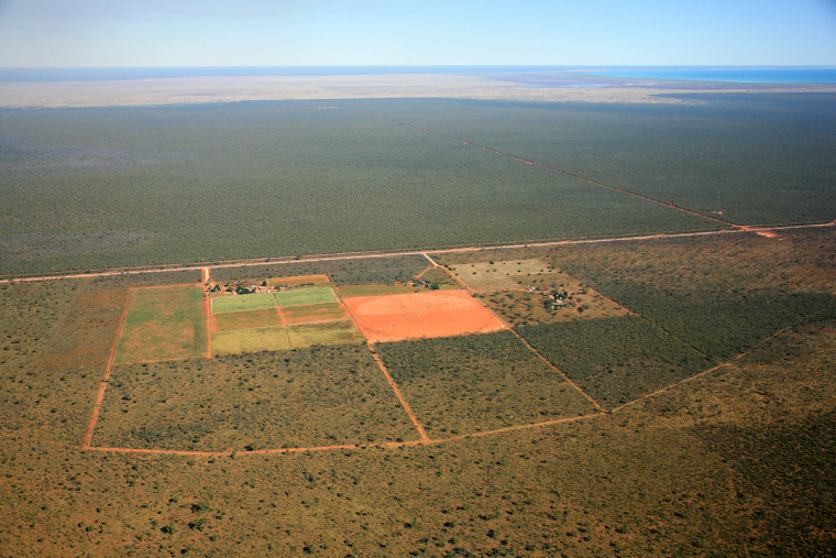 Aerial photographs of Roebuck Plains - JPG 222.7 KB