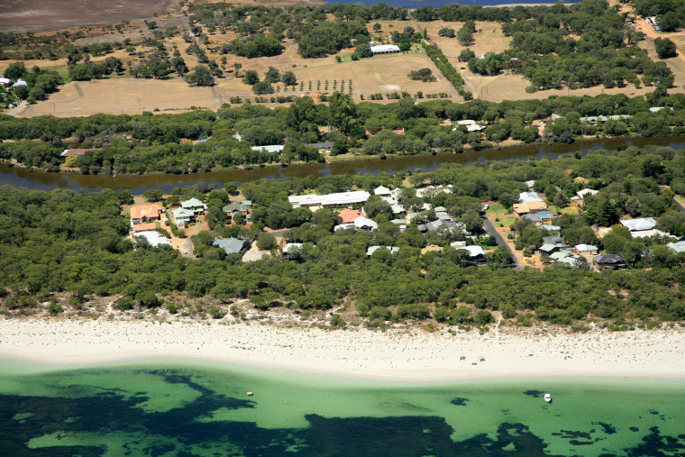 Aerial photographs of Kealy, part one - JPG 264.5 KB