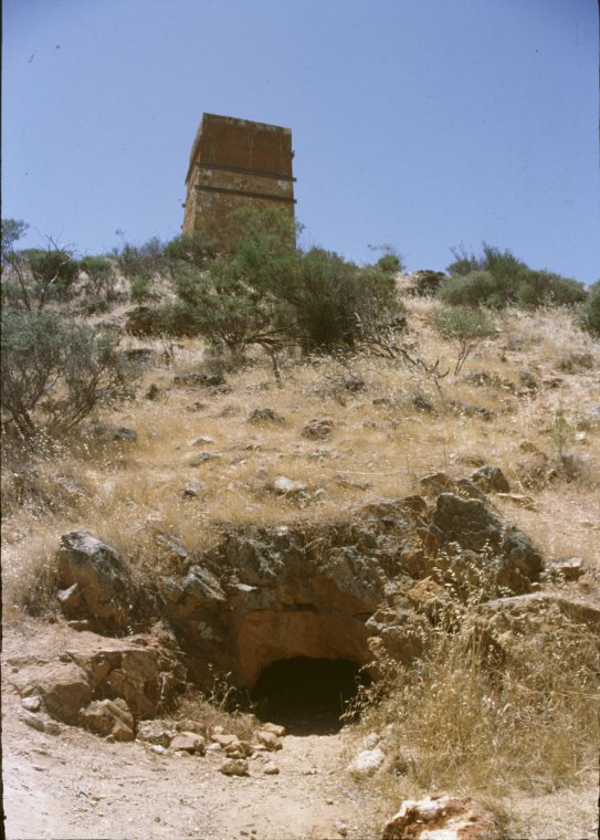 Warribanno Lead Smelter Complex ruins, October 1993 - JPG 96.2 KB